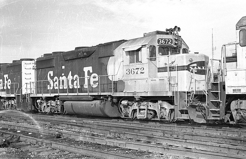 ATSF GP39-2 3672